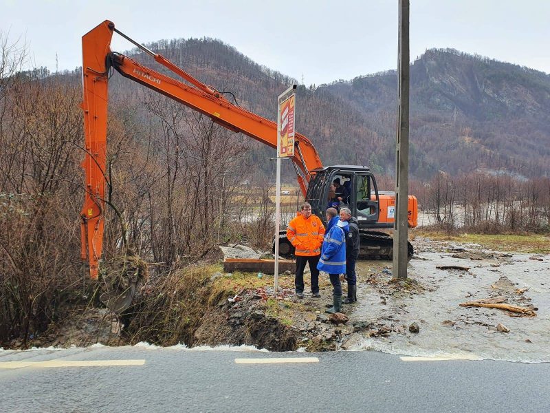 Cotele de pericol pe râurile Motru și Lotru sunt în scădere! - Radio ...
