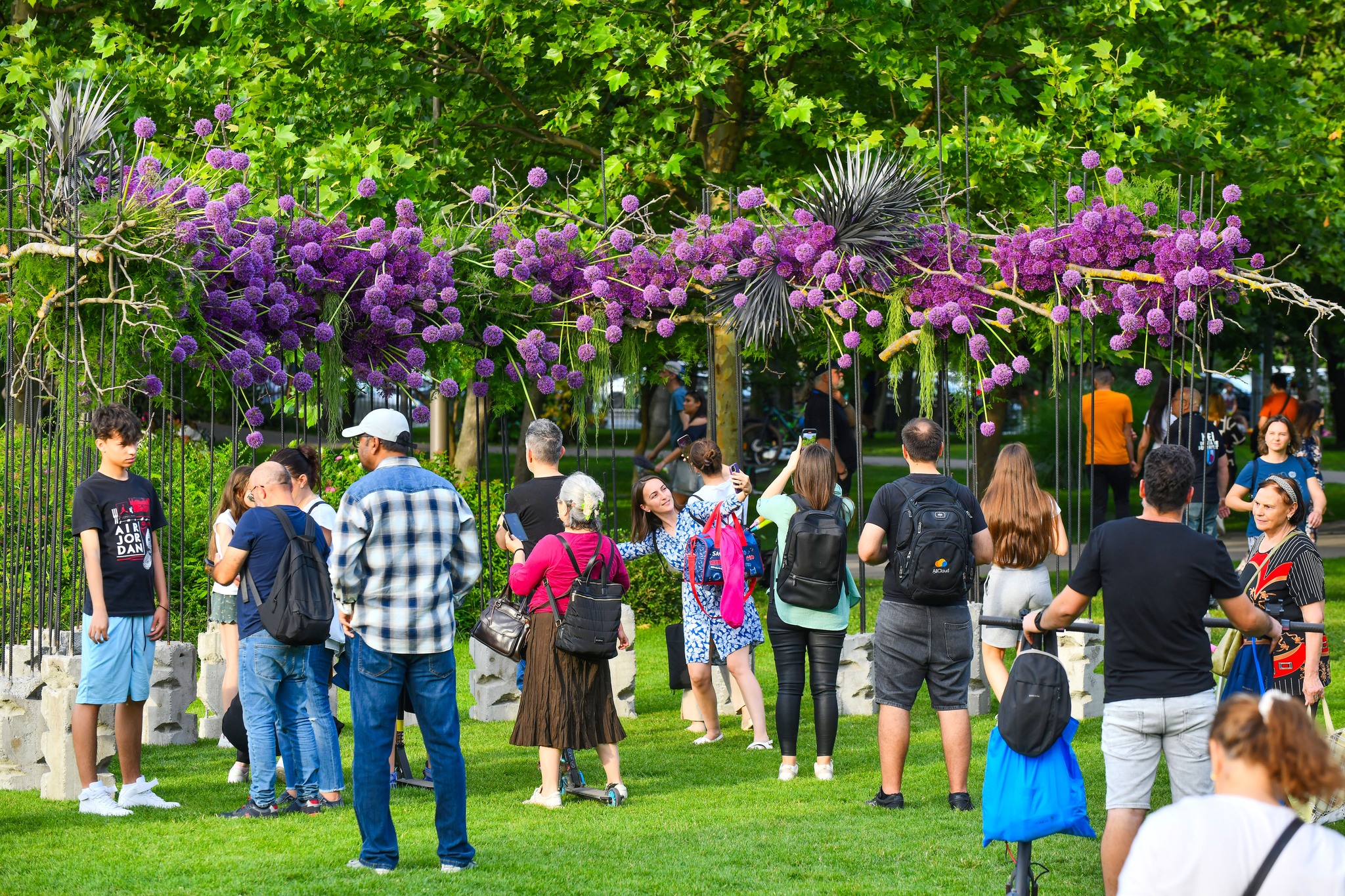 A treia ediție a celui mai mare festival al florilor din România, West ...