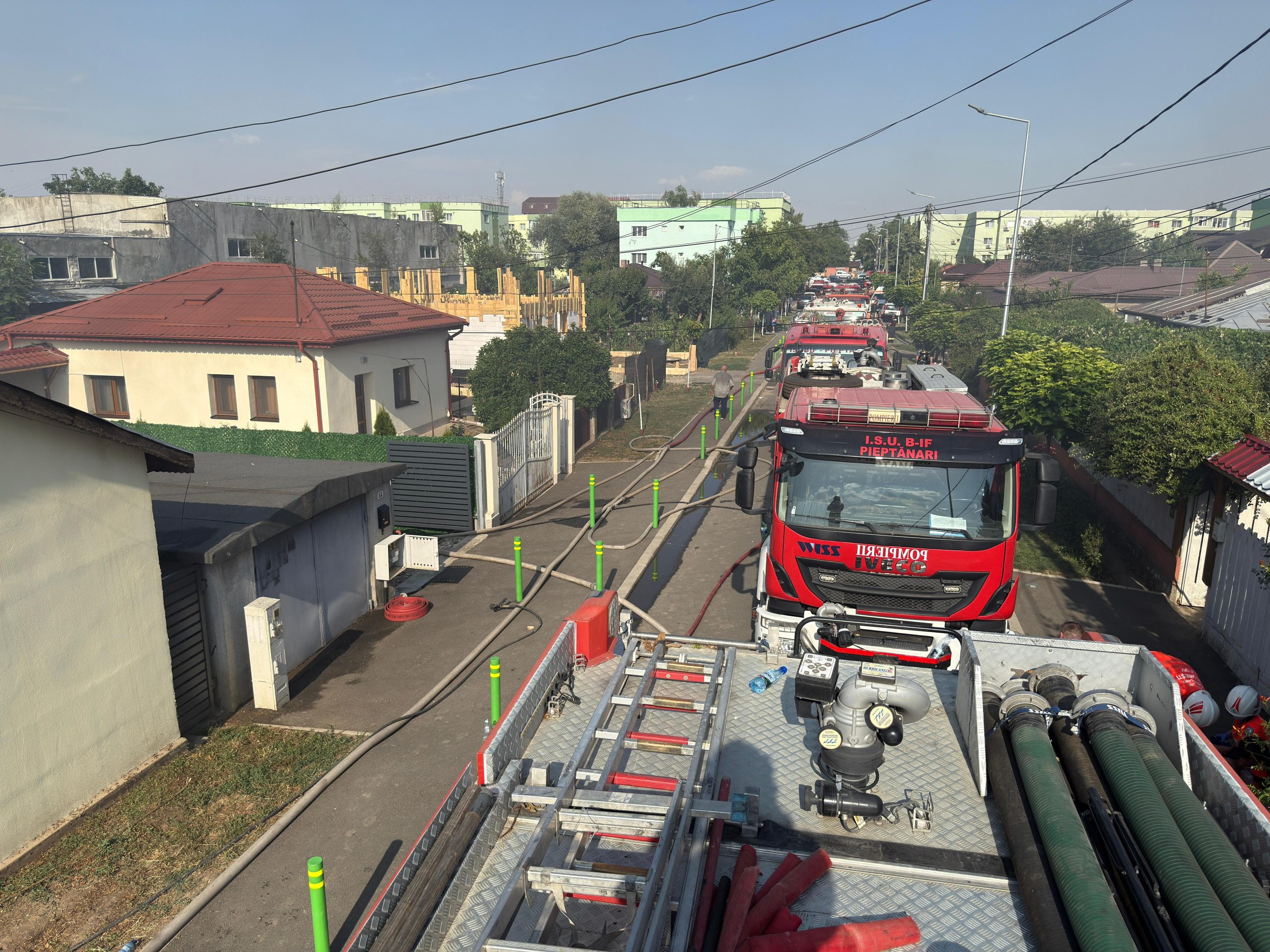 ISUBIF- Incendiu la mai multe imobile, pe strada Prunilor, localitatea ...