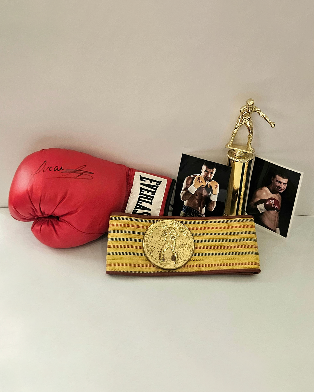Lucian Bute donează obiecte din cariera sa Muzeului Național de Istorie ...