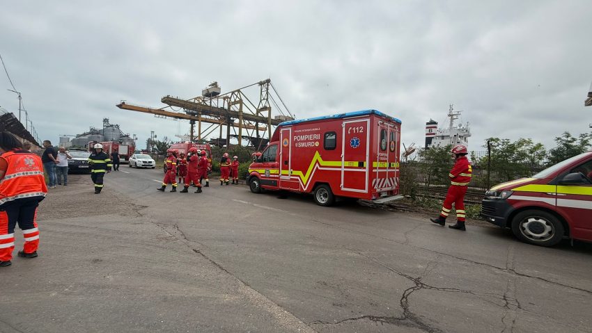 Sute de persoane evacuate de pe plaje ale litoralului, în mai multe ...